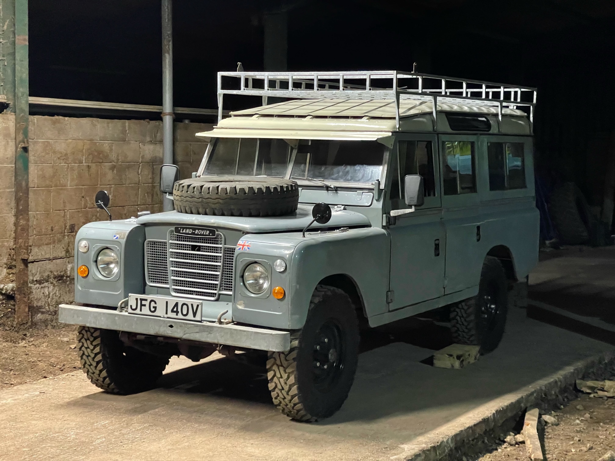 The Mysterious Life of a Land Rover – Red Wine In MY Seventies